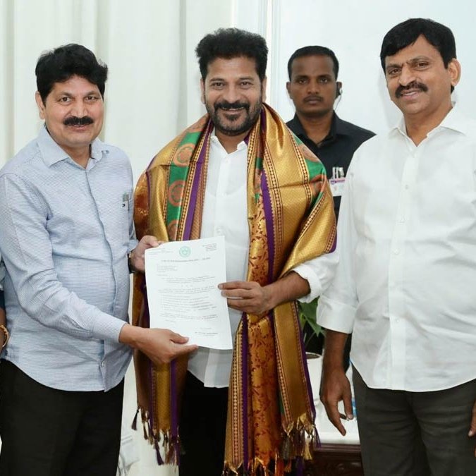 Altercation Erupts Between BRS MLA Marri Rajasekhar Reddy and Alwal DC ...